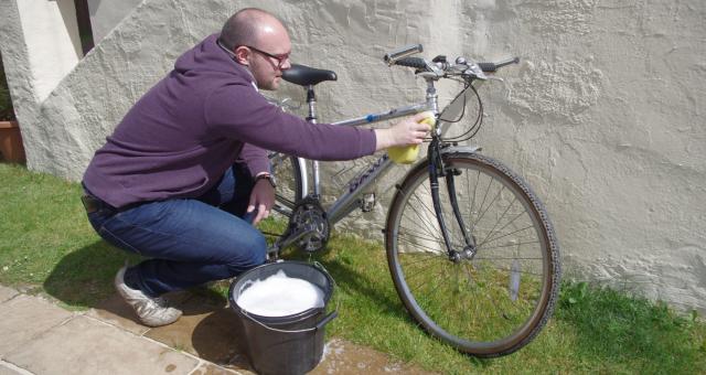 Simple bike maintenance guides | Cycling UK