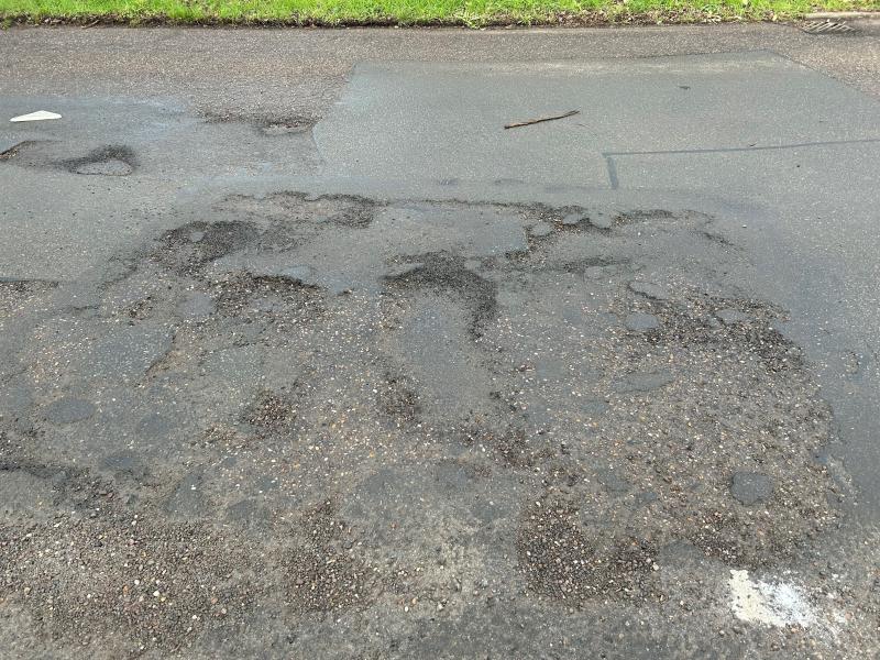 How to handle potholes on a bike | Cycling UK