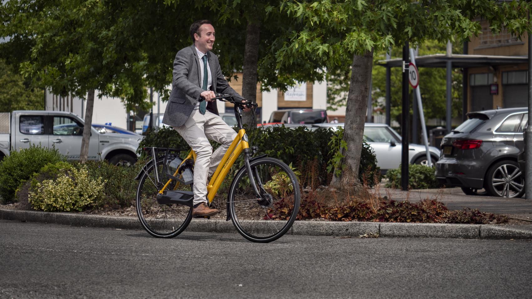 How to look stylish when cycling to work | Cycling UK