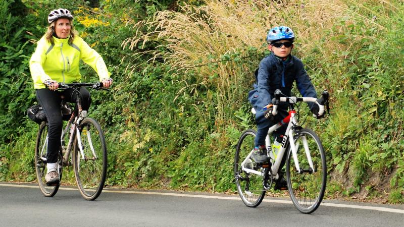How to cycle on the road with children | Cycling UK