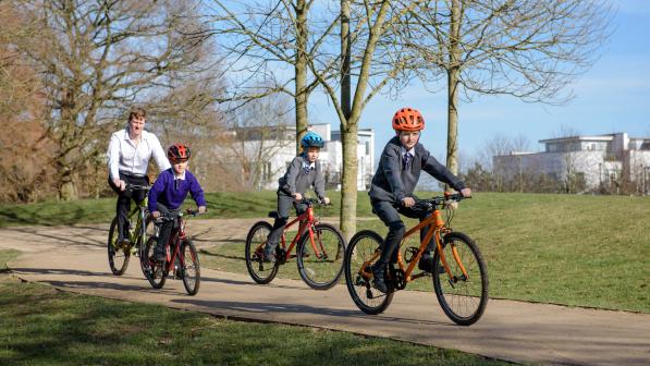 How to cycle on the road with children | Cycling UK
