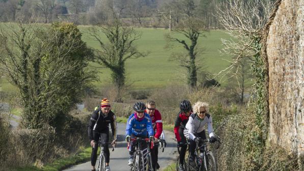 How to cycle in a group | Cycling UK